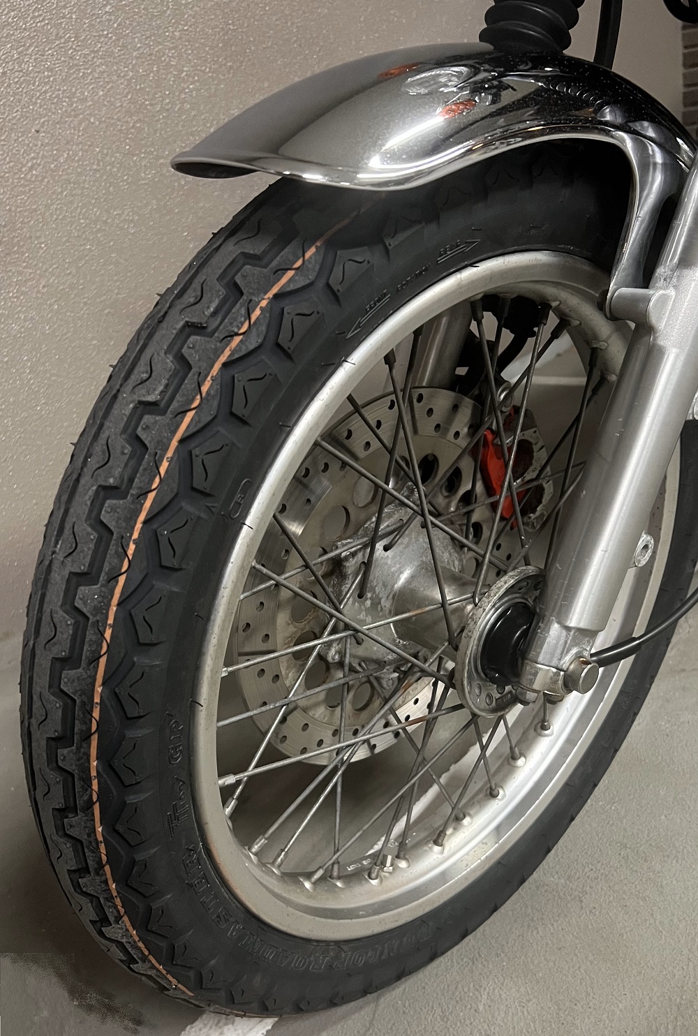 【DUNLOP】SR400定番タイヤに交換してみた【TT100GP】 - たびるのゆるぶろぐ
